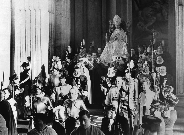 The Rite of Papal Coronation – Caeremoniale Romanum