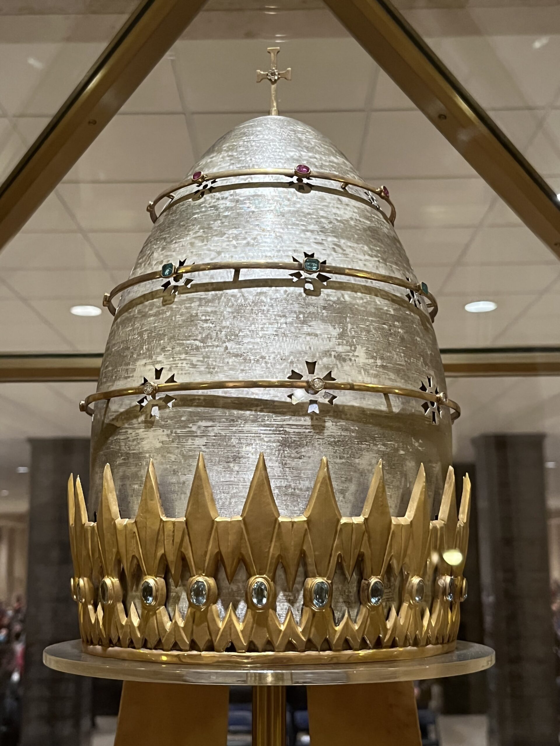Jak mogła wyglądać tiara papieska Pawła VI? – Caeremoniale Romanum