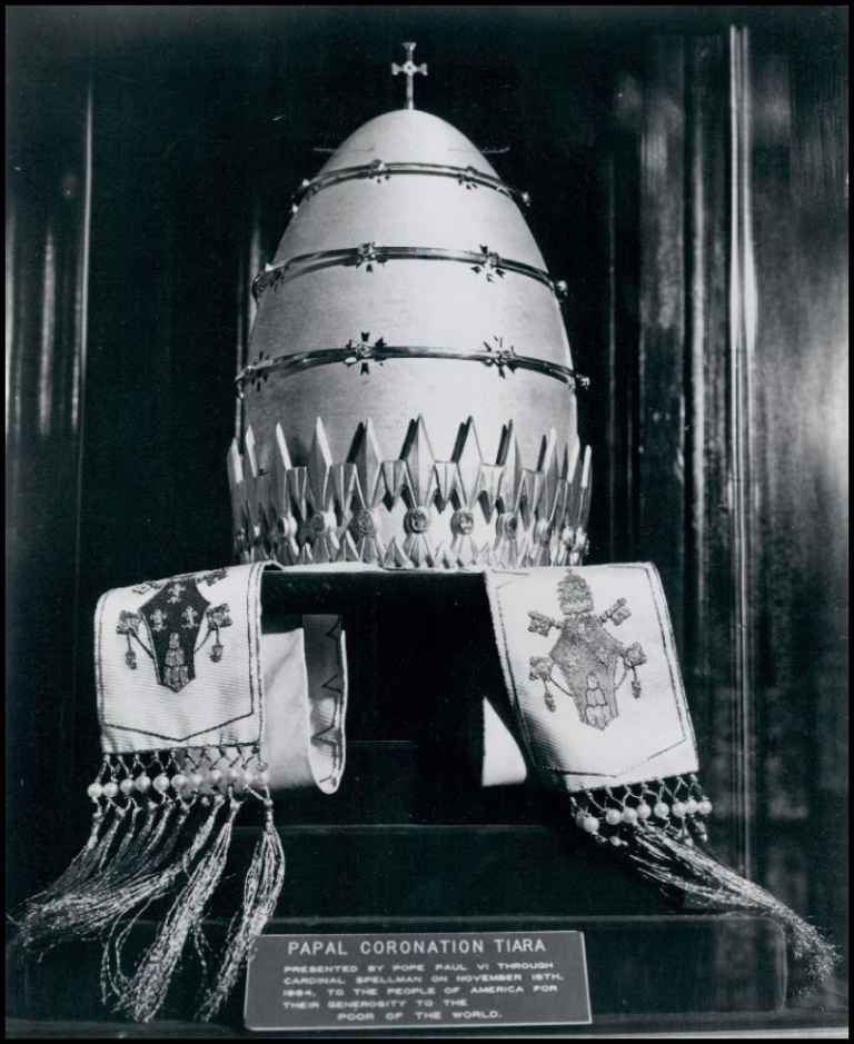 Jak mogła wyglądać tiara papieska Pawła VI? – Caeremoniale Romanum