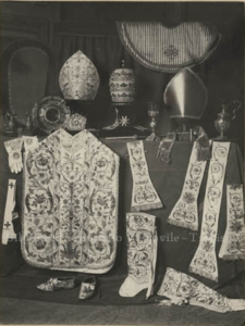 Papal Vestments – Caeremoniale Romanum